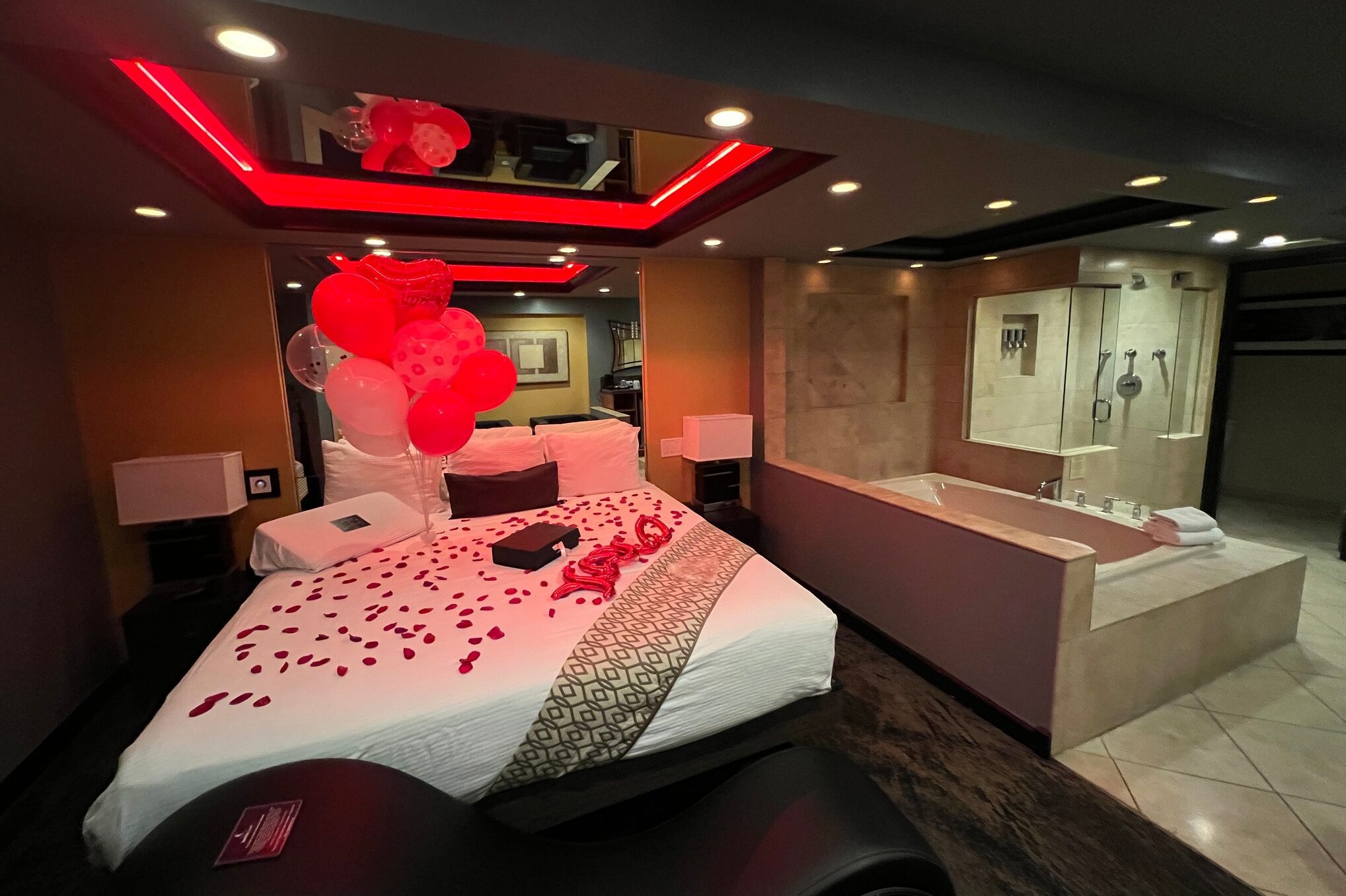 Fantasy Suites and Themed Hotel Rooms in Chicago ️ (2025)