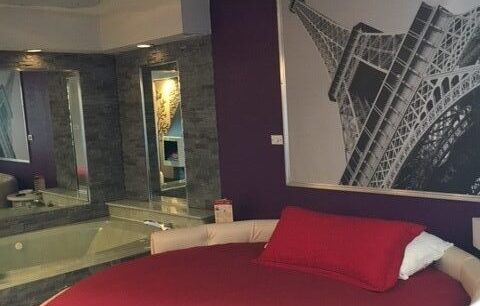 Fantasy Suites and Themed Hotel Rooms in Chicago ️ (2023)